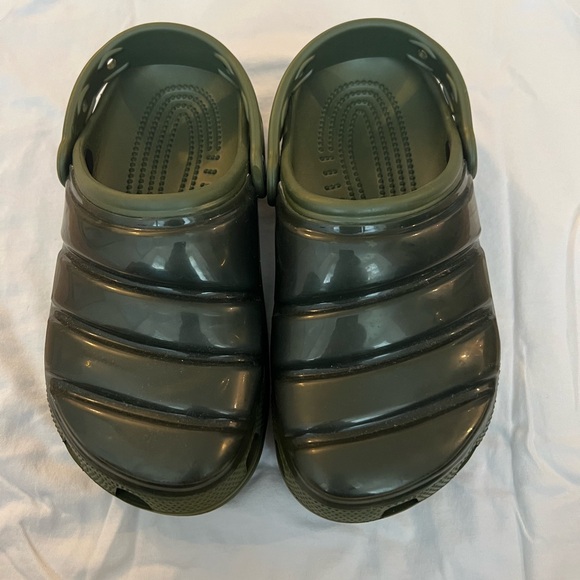 CROCS | Shoes | Gender Neutral Crocs M4 W6 Barely Worn Olive Green ...